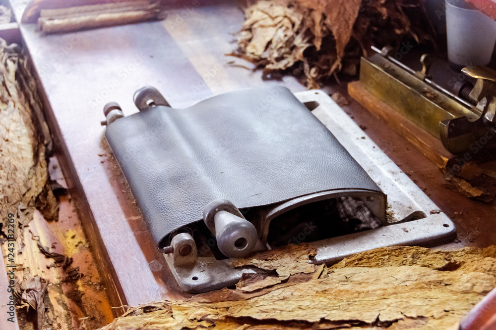 Foto de A cigar rolling machine Inside a cigar factory. Traditional ...