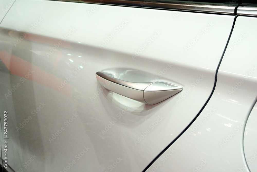Door handle for the car. The handle comes complete with locks and other ...