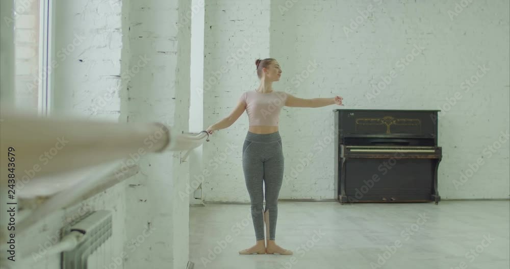 Vidéo Stock Elegant classic ballet dancer in sporty clothes rehearsing ...