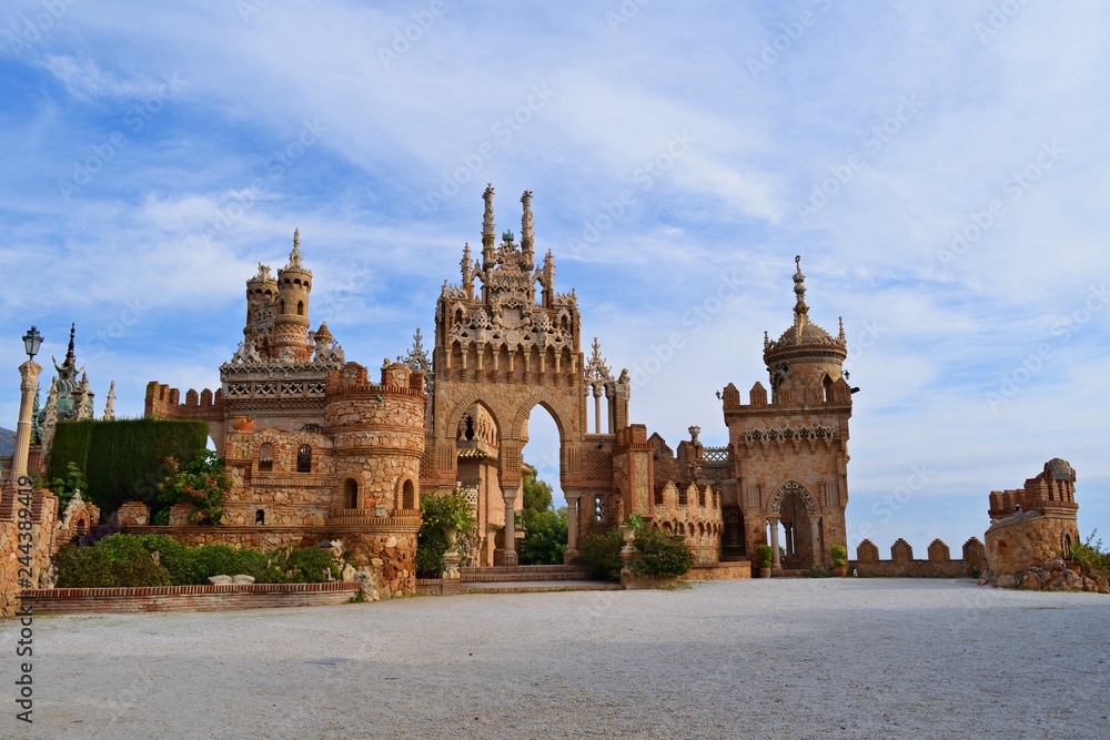 Castello di Colomares, monumento nella forma di un castello dedicato ...