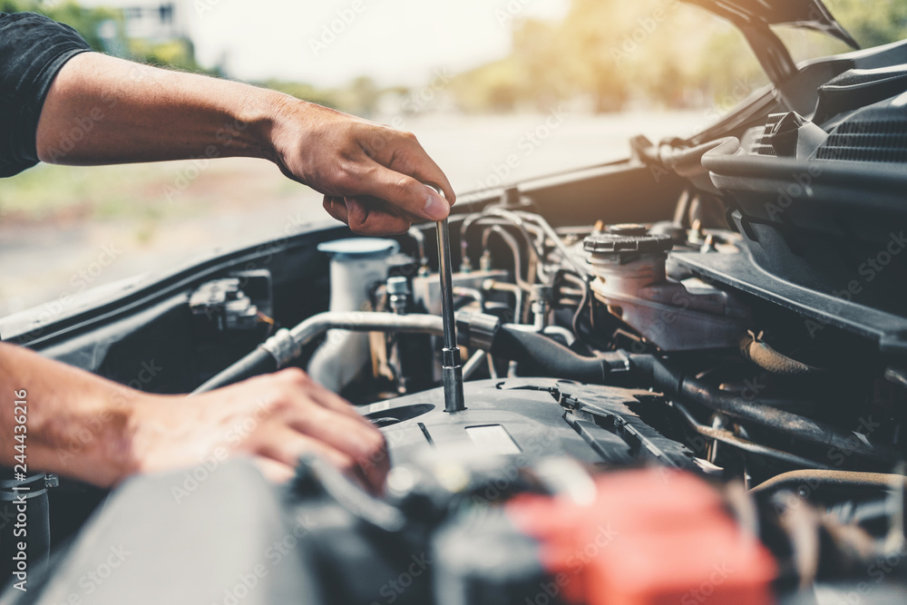 Auto mechanic working in garage Technician Hands of car mechanic ...