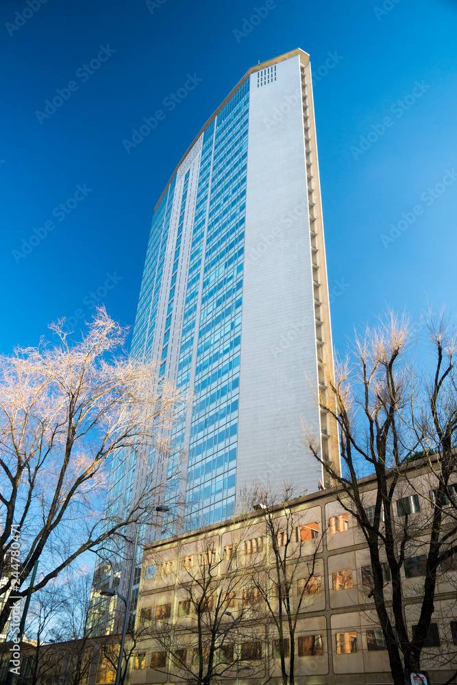 Milan skyline: skyscraper Pirelli Tower, commonly known as Pirellone ...