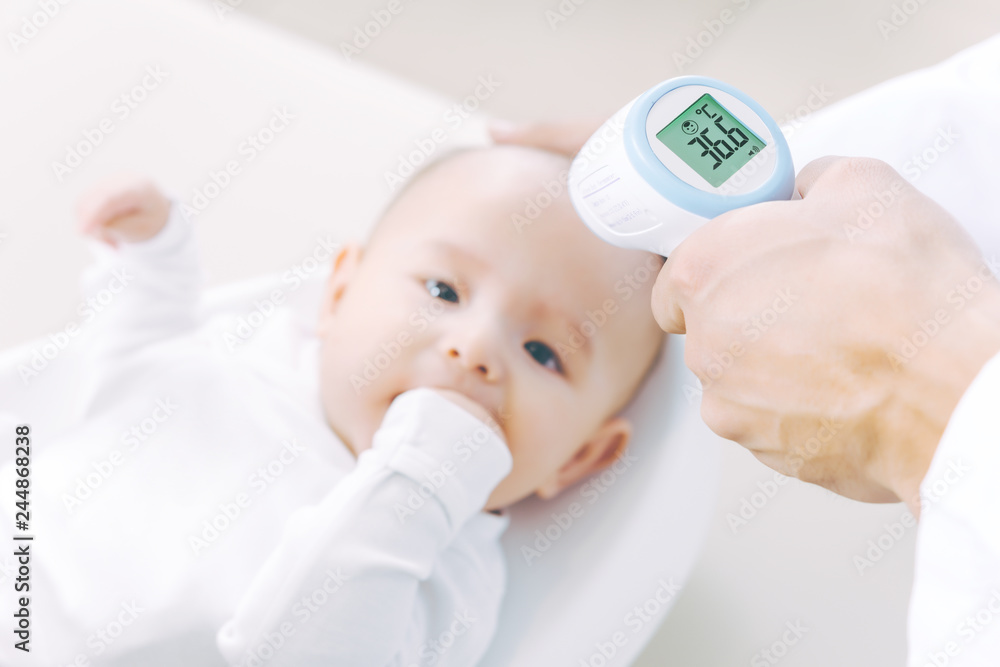 baby temperature measurement thermometer Stock Photo | Adobe Stock