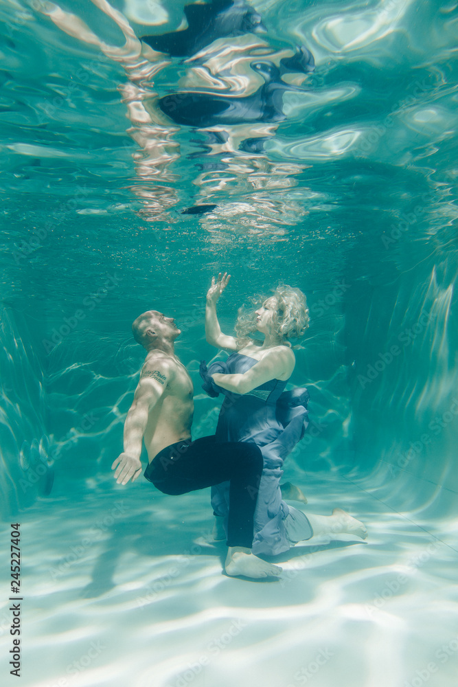 beautiful romantic couple of lovers hugging gently under water Stock ...
