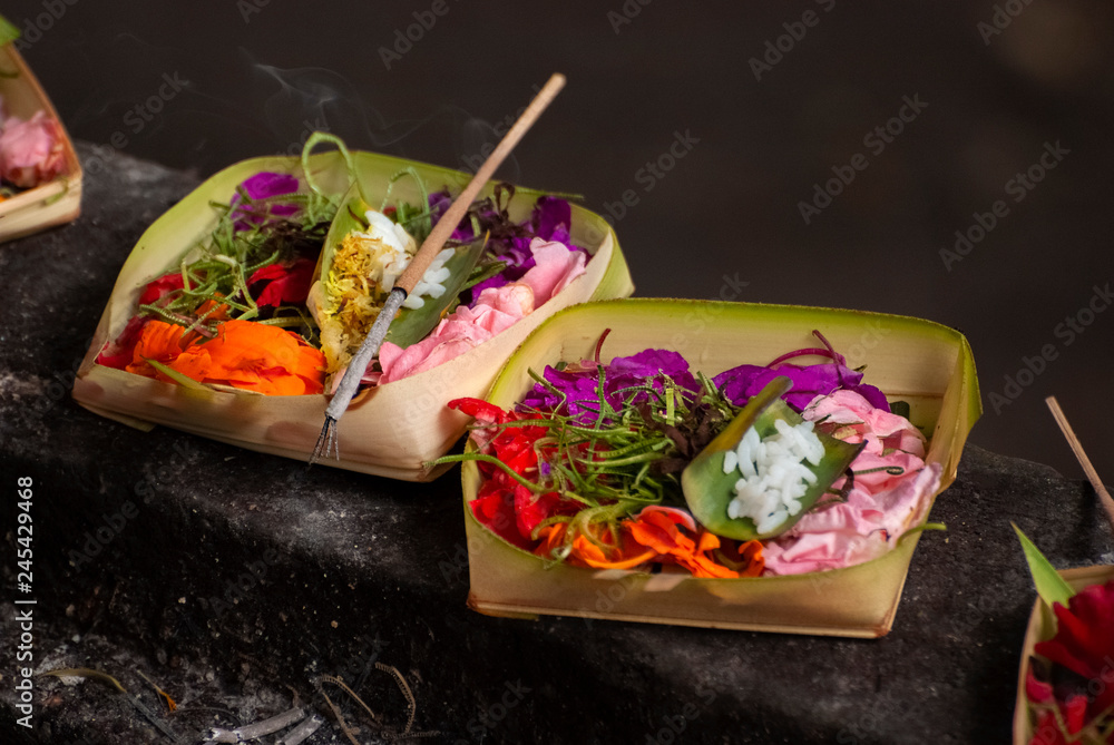 Foto de Balinese Hindu Temple Offerings Called Canang. Canang sari is ...