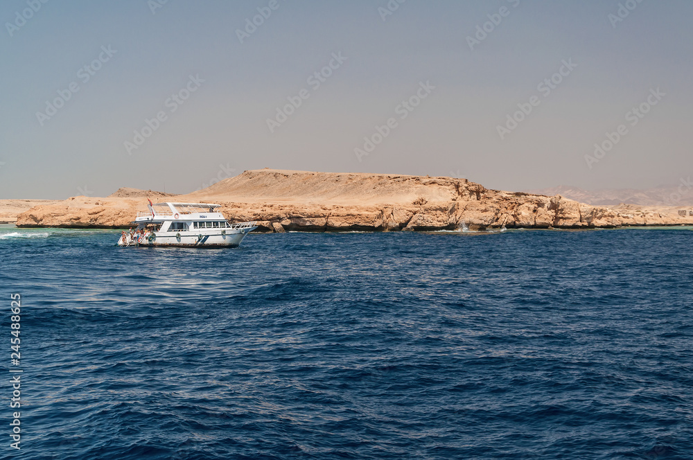 Sinai mountains and picturesque landscapes of the red sea in Egypt ...
