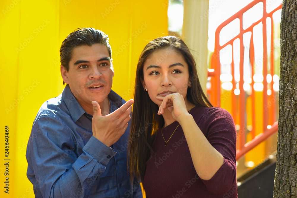 explicando Stock Photo | Adobe Stock