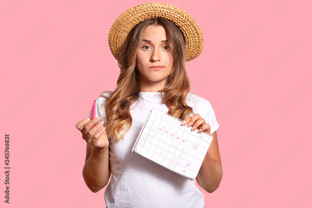 Women health concept. Horizontal shot of attractive serious puzzled ...