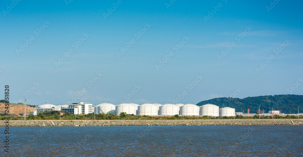 Liquefied natural gas LNG receiving station terminal unloading arm pipe ...