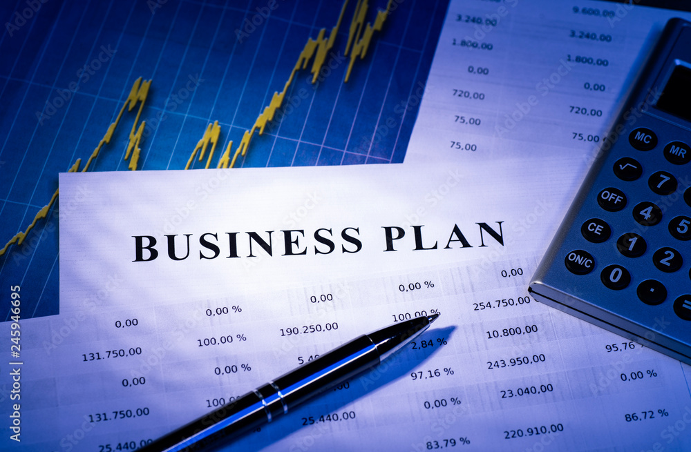 Business Plan mit Tabellen und Diagramm Stock Photo | Adobe Stock