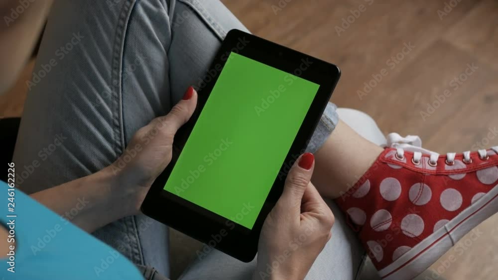 Vidéo Stock Girl using digital tablet. Woman holding a tablet in the ...