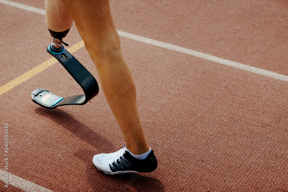 starting line running amputee woman runner with prosthetic Stock Photo ...