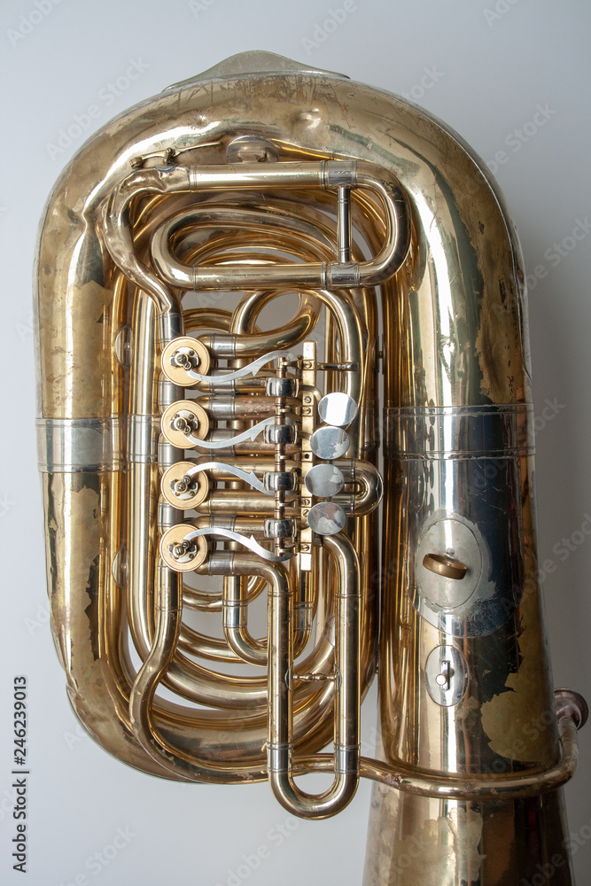 Alte verbeulte Tuba Stock Photo | Adobe Stock