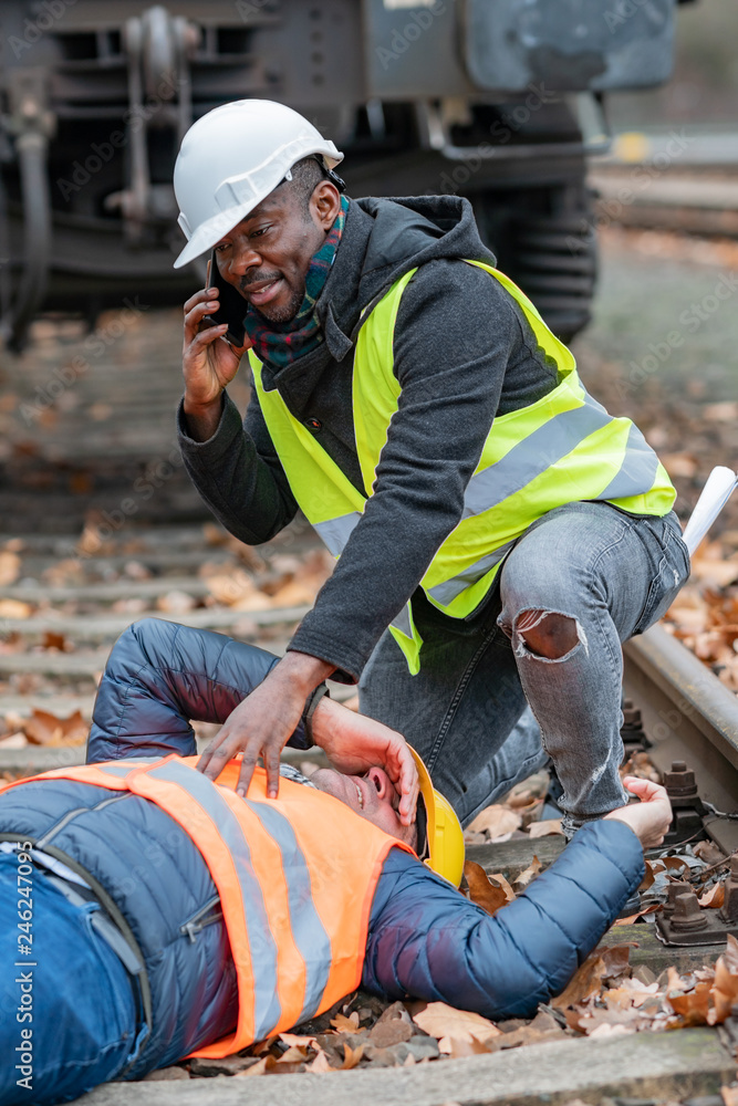 Foto de Railroad engineer injured in an accident at work on the railway ...