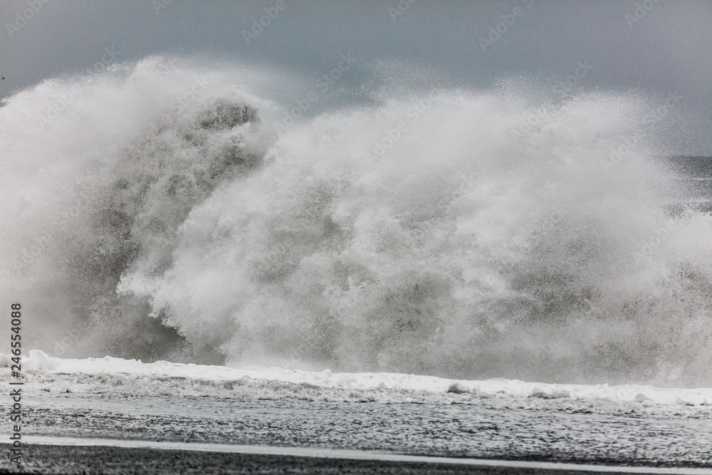 Starke Wellen am Strand von Vik, Island Stock Photo | Adobe Stock
