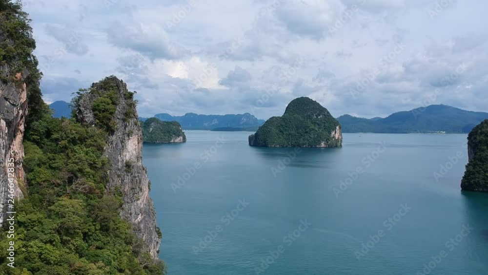 Video „Drone footage of islands in Thailand with limestone rock ...