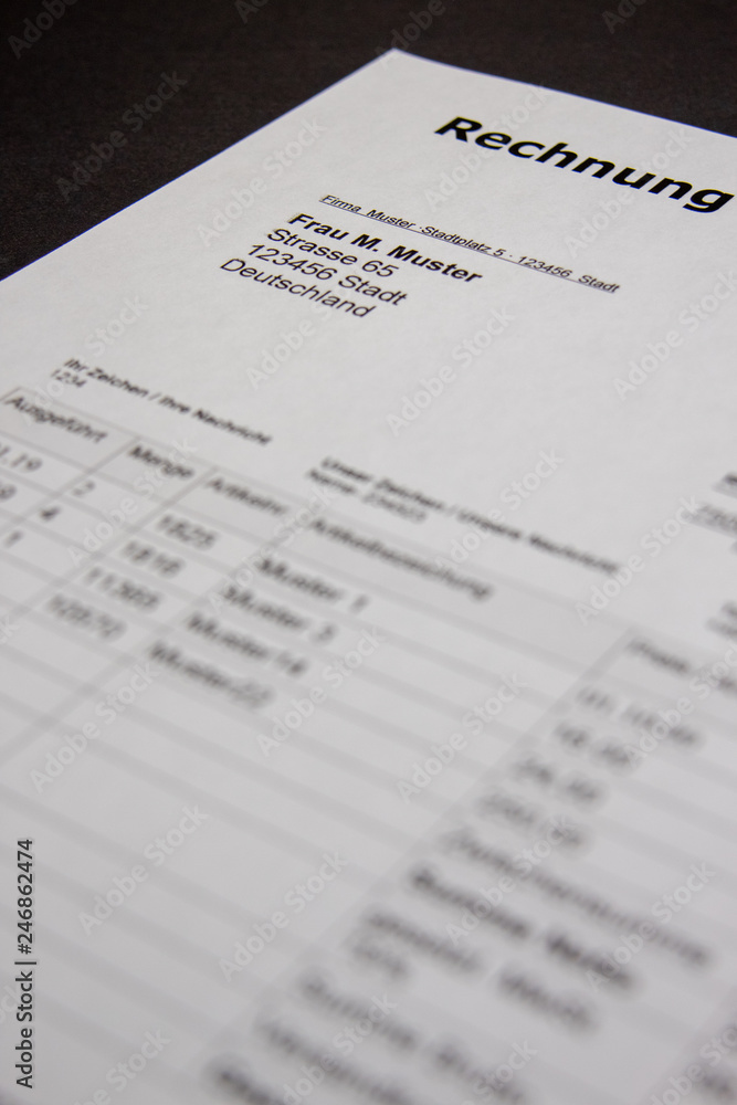 Rechnungsvorlagen Design im minimalen Stil mit deutschem Text "Rechnung ...