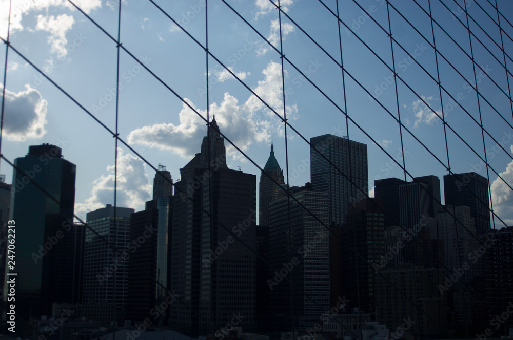 Foto de A cluster of buildings situated in New York City's lower ...