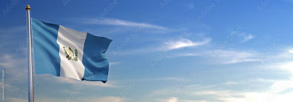 Bandera de Guatemala subida ondeando al viento con cielo de fondo Stock ...