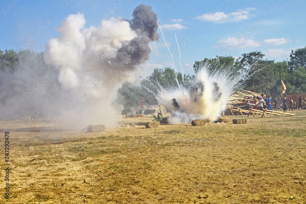 Foto de Massive bomb explosion during re-enactment of medieval battle ...