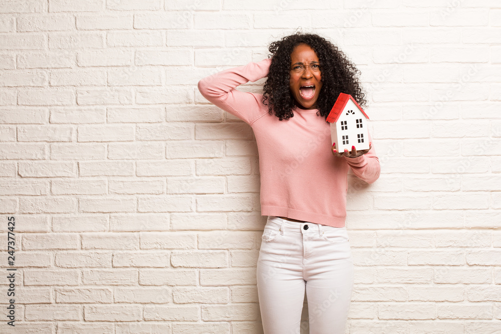 Foto Stock Young black woman crazy and desperate, screaming out of ...