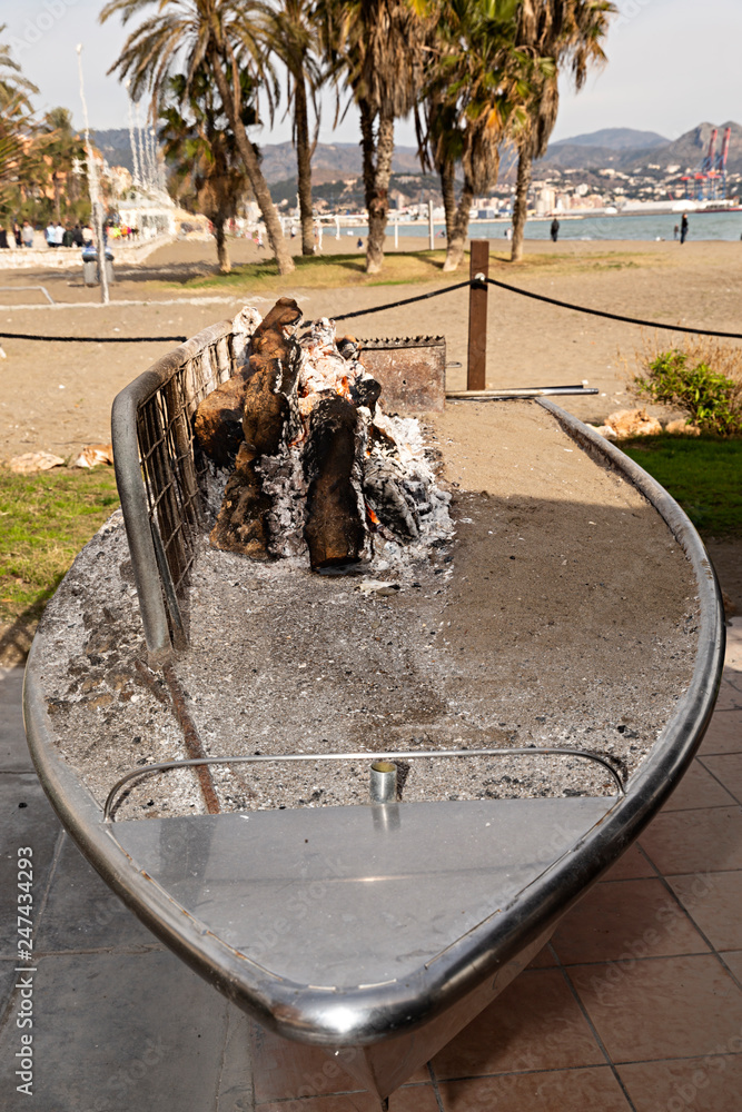 Barca para hacer espetos en Málaga. foto de Stock | Adobe Stock
