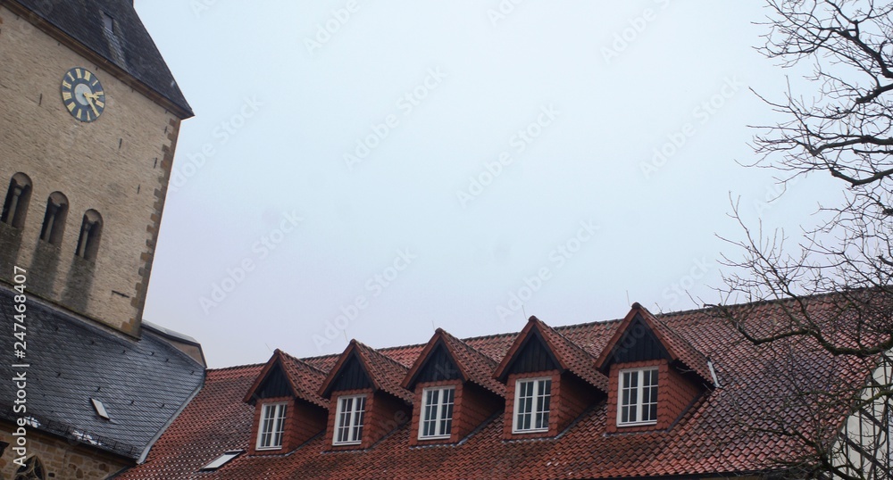 Foto de roof,church,clock,building, roof, sky, home, window, blue ...