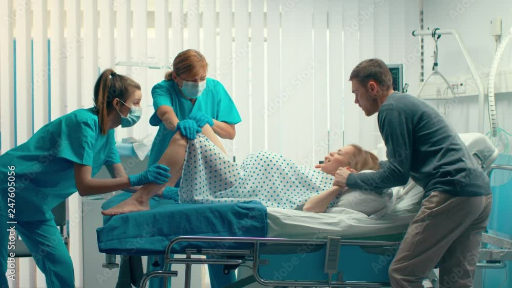 Vidéo Stock In the Hospital Woman Giving Birth, Husband Holds Her Hand ...