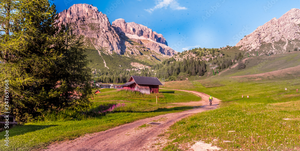 dolina, Europa, Italia, Włochy, Dolomity, SellaRonda, rower górski ...