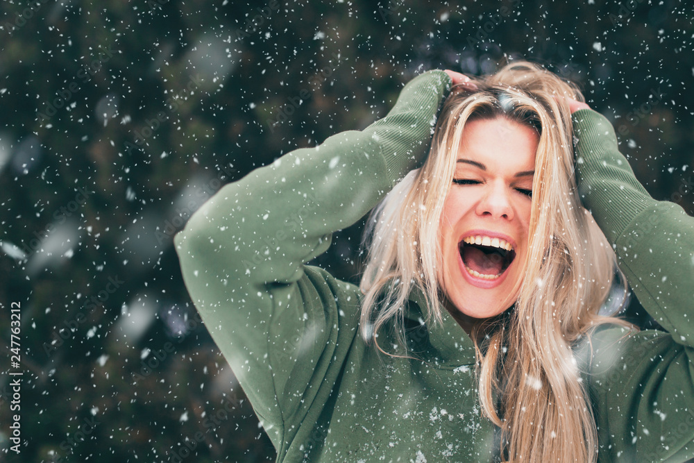 Beautiful young woman screaming in surprise, her mouth wide open ...