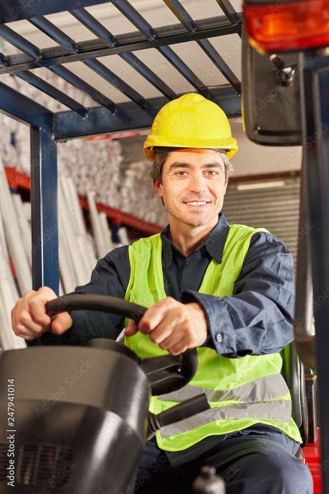 Lächelnder Lagerarbeiter als Gabelstaplerfahrer Stock Photo | Adobe Stock