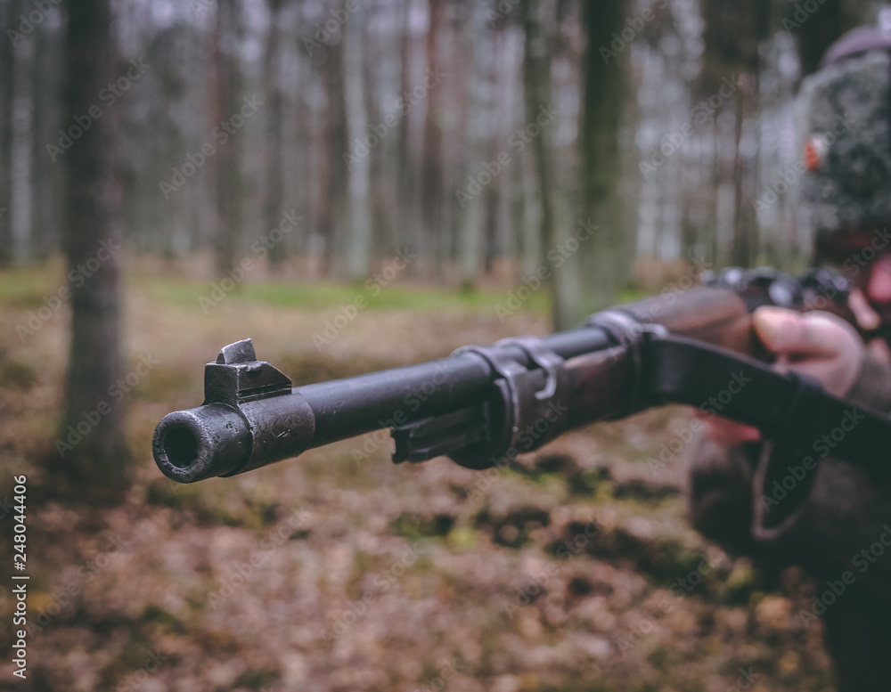 Foto de World War 1 historical reenactor holds german Mauser K98 rifle ...