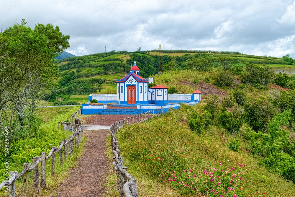 Foto de Old chapel, called Hermitage of Our Lady of Monte Santo ...