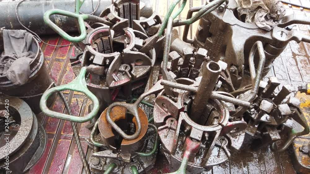 Elevator, bushing and slips on a rotary table of a drilling rig Stock ...