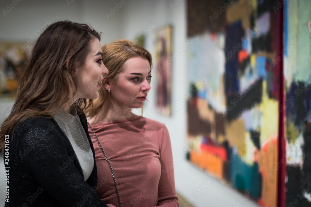 two girls discuss paintings in Gallery of modern art Stock Photo ...