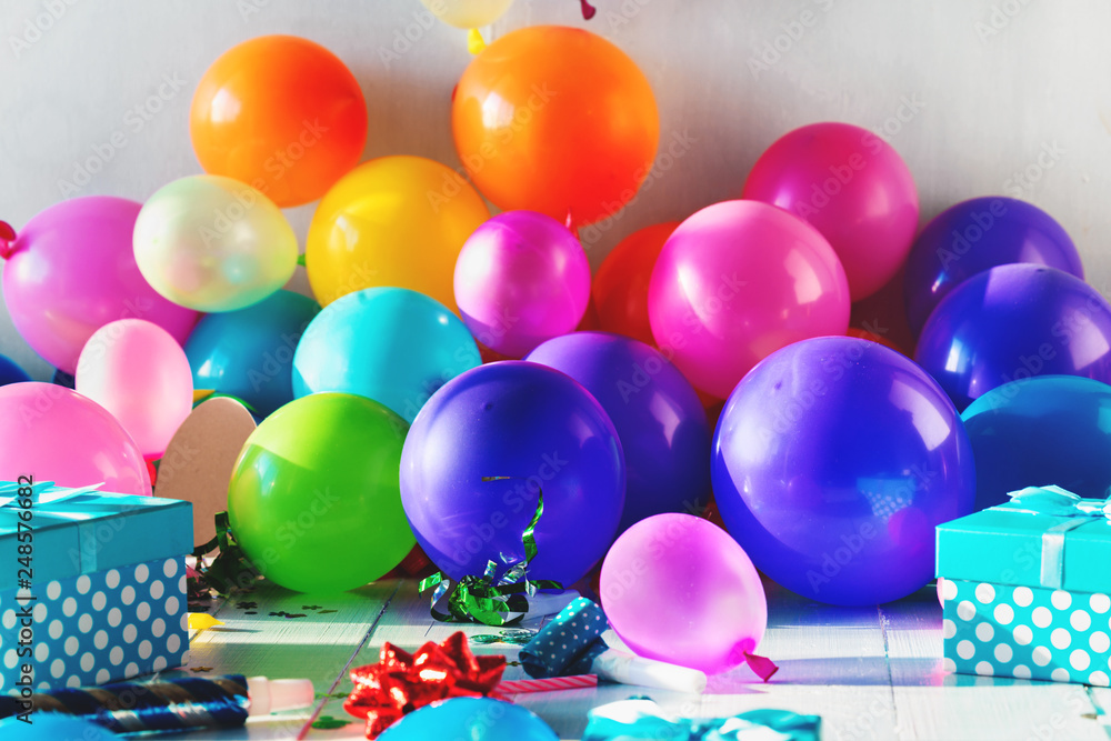 Birthday party background decoration balloon confetti serpentine ...