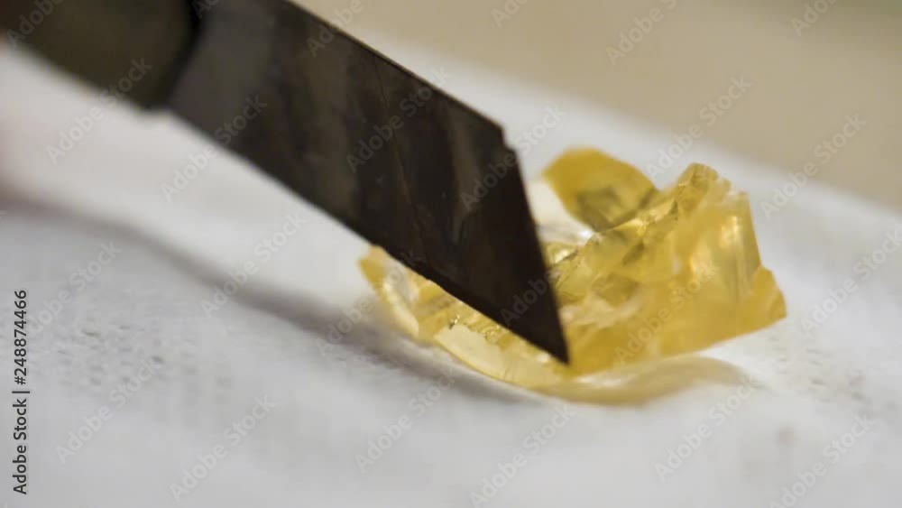 Vidéo Stock Extreme close up for yellow transparent mineral stone ...