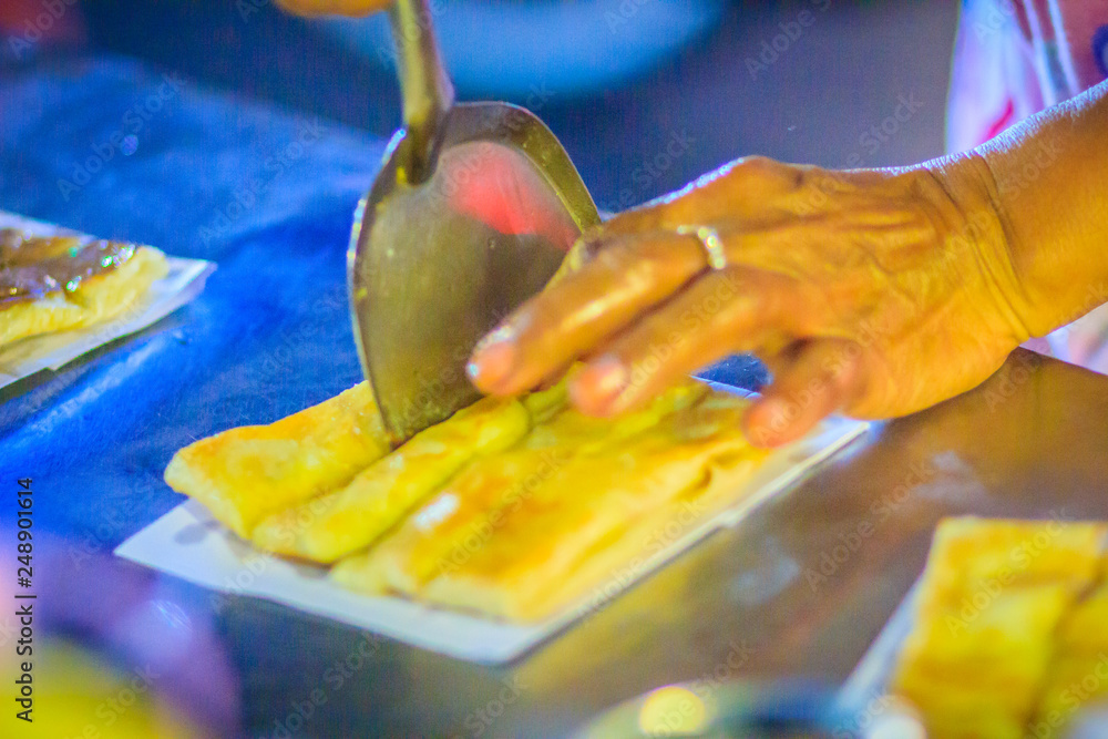 Close up vendor cooking for southern flat bread, mataba, or roti, the ...