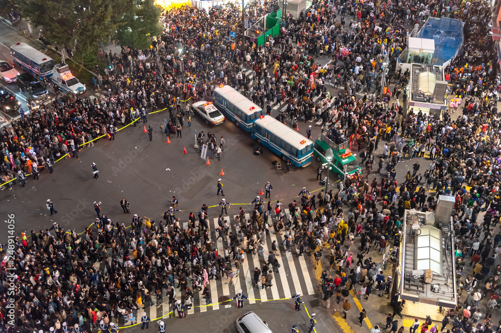 Unbelievable crowd of people in shibuya district during halloween ...