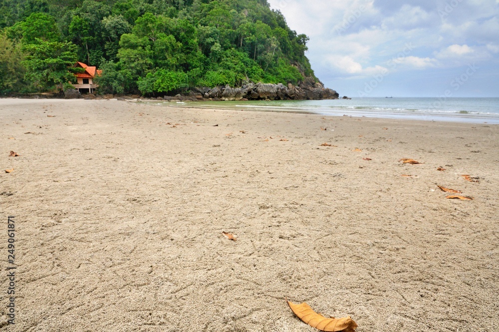Foto de Ghost or sand crab burrows on the beach with white sand, yellow ...