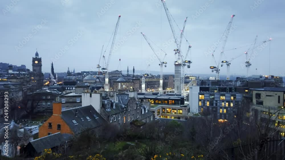 Early morning timelapse of Edinburgh as dawn breaks over the city ...