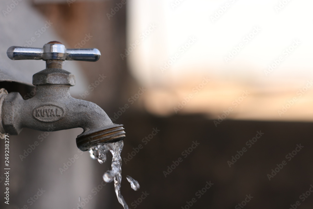 Agua de llave Stock Photo | Adobe Stock