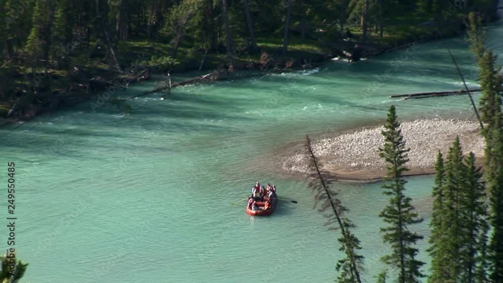 Bow River Rafters-zoom Stock ビデオ | Adobe Stock