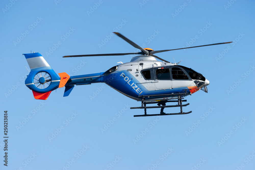 Polizeihelikopter in der Luft Stock Photo | Adobe Stock
