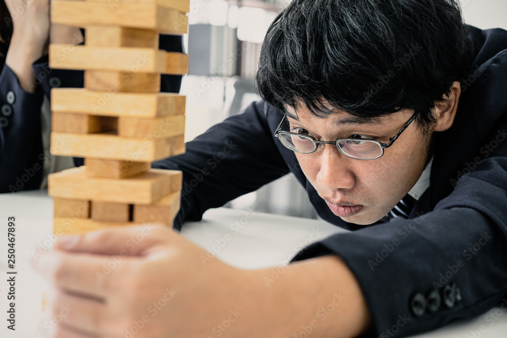 Solving problem Concept. man thinking ideas to solve his problems ...