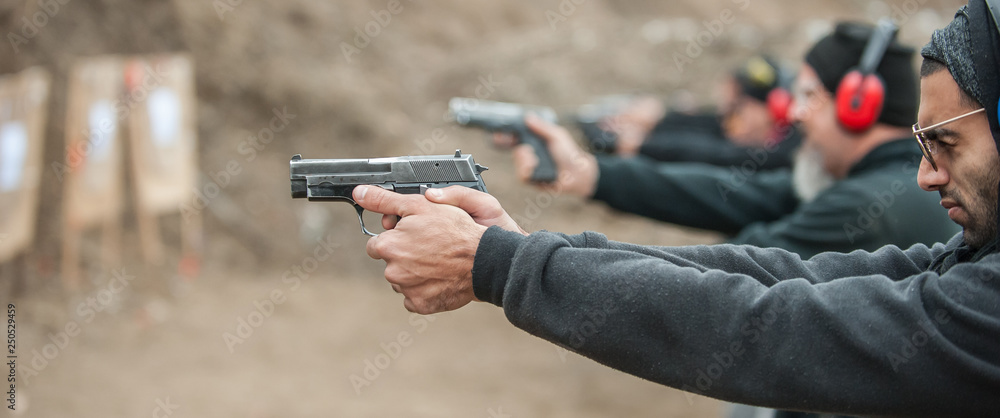 Group of civilian practice gun shooting on outdoor shooting range foto ...