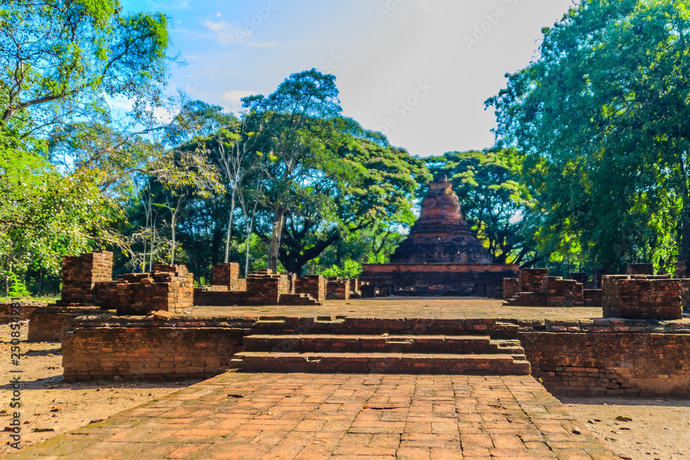 Lanka style ruins pagoda of Wat Mahathat temple in Muang Kao Historical Park, the ancient city ...