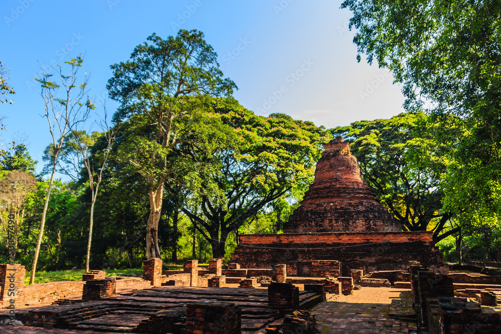 Lanka style ruins pagoda of Wat Mahathat temple in Muang Kao Historical Park, the ancient city ...
