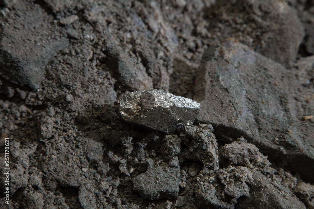 What Does Raw Gold Ore Look Like