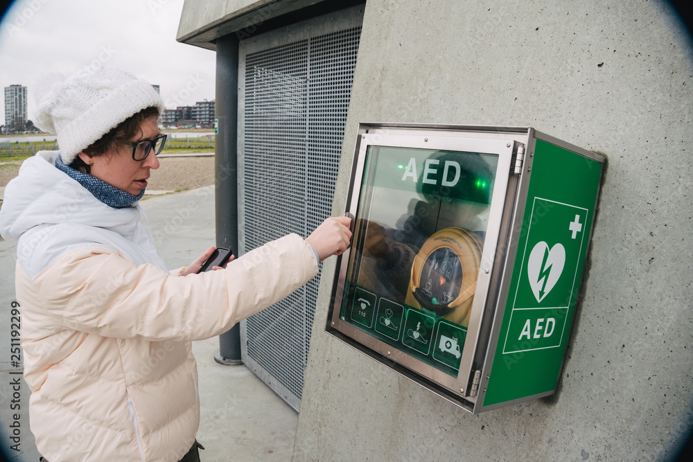 medicine cardiopulmonary resuscitation emergency call. Caucasian woman ...